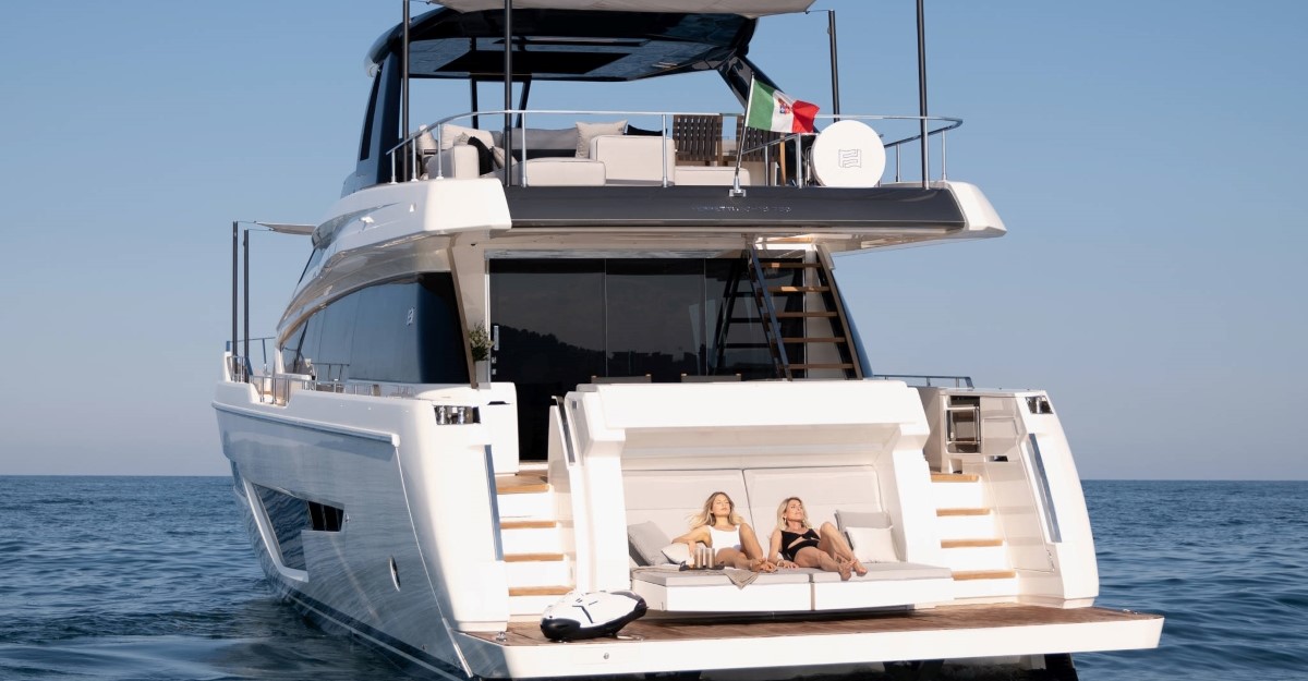 FERRETTI 780