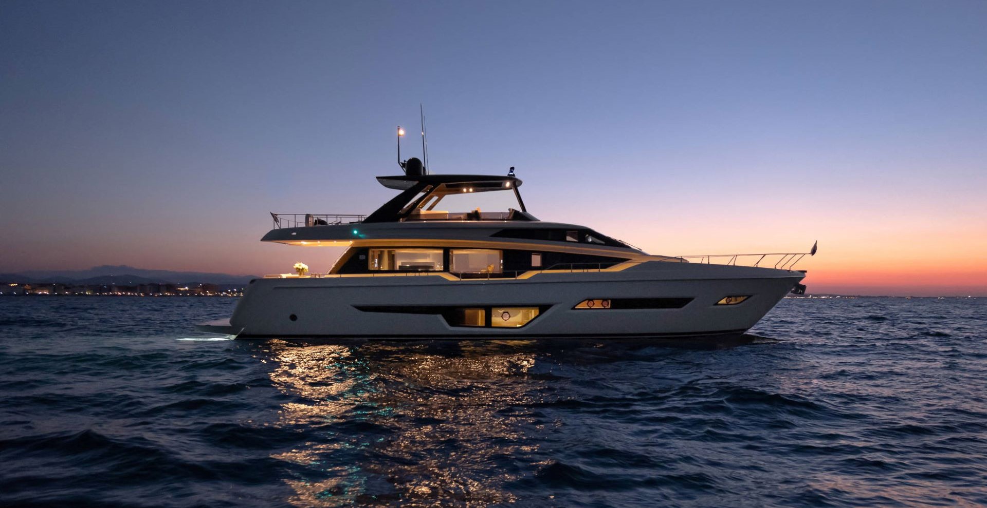 FERRETTI 780